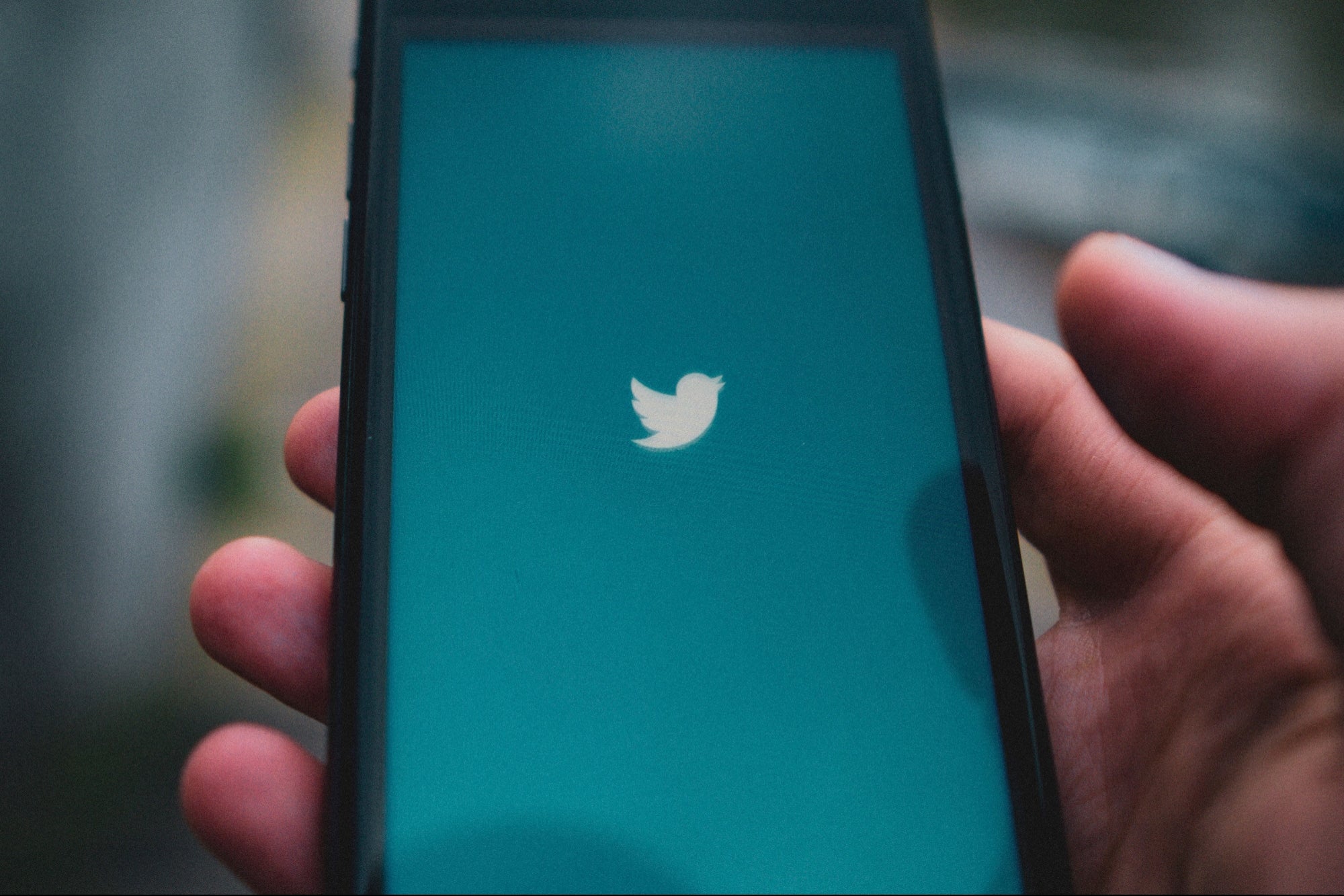 Twitter Redesigns their Homepage for the iOS App